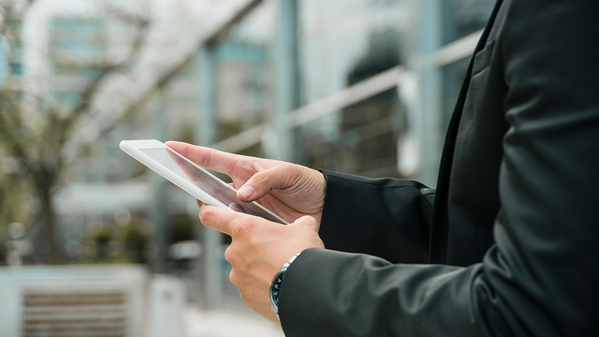 How Does a Phone Number Tracker Work - 2023 Guide - Matte World 2023
